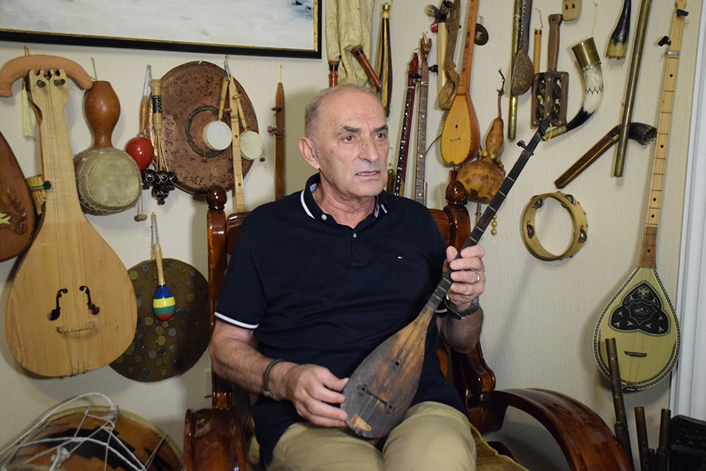 Koleksionisti unik, mbi 40 vjet mbledh instrumentet tradicionale ...