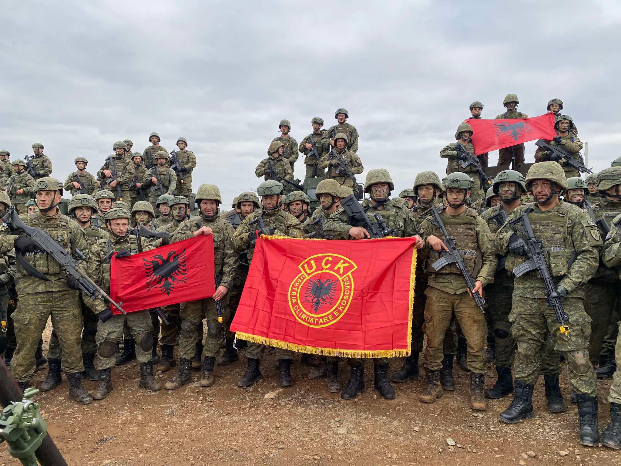“Ujku i Çeliktë” , Ushtria e Kosovës kryen manovra në Gjakovë ...