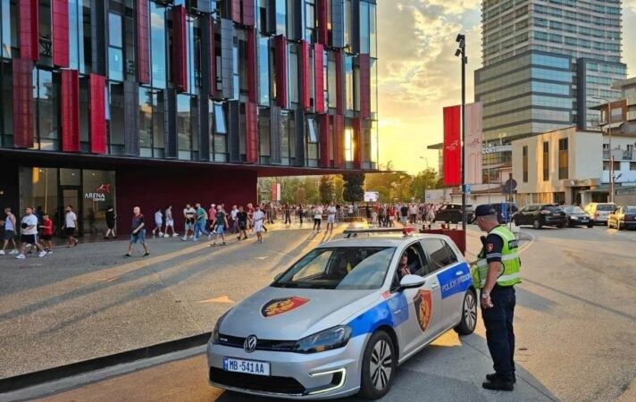 Derbi Tirana - Partizani; Policia shpalos planin e masave - Albanian ...