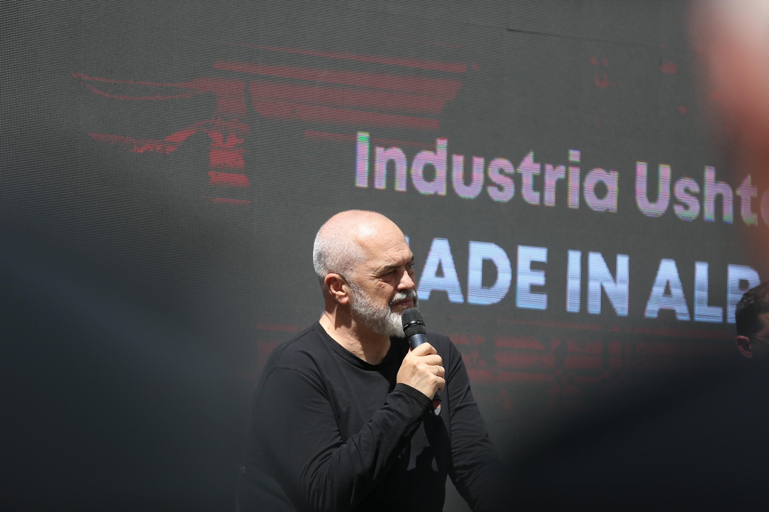 Rama në Rubik: Uzina e Bakrit do kthehet në fabrikë armësh - Albanian ...