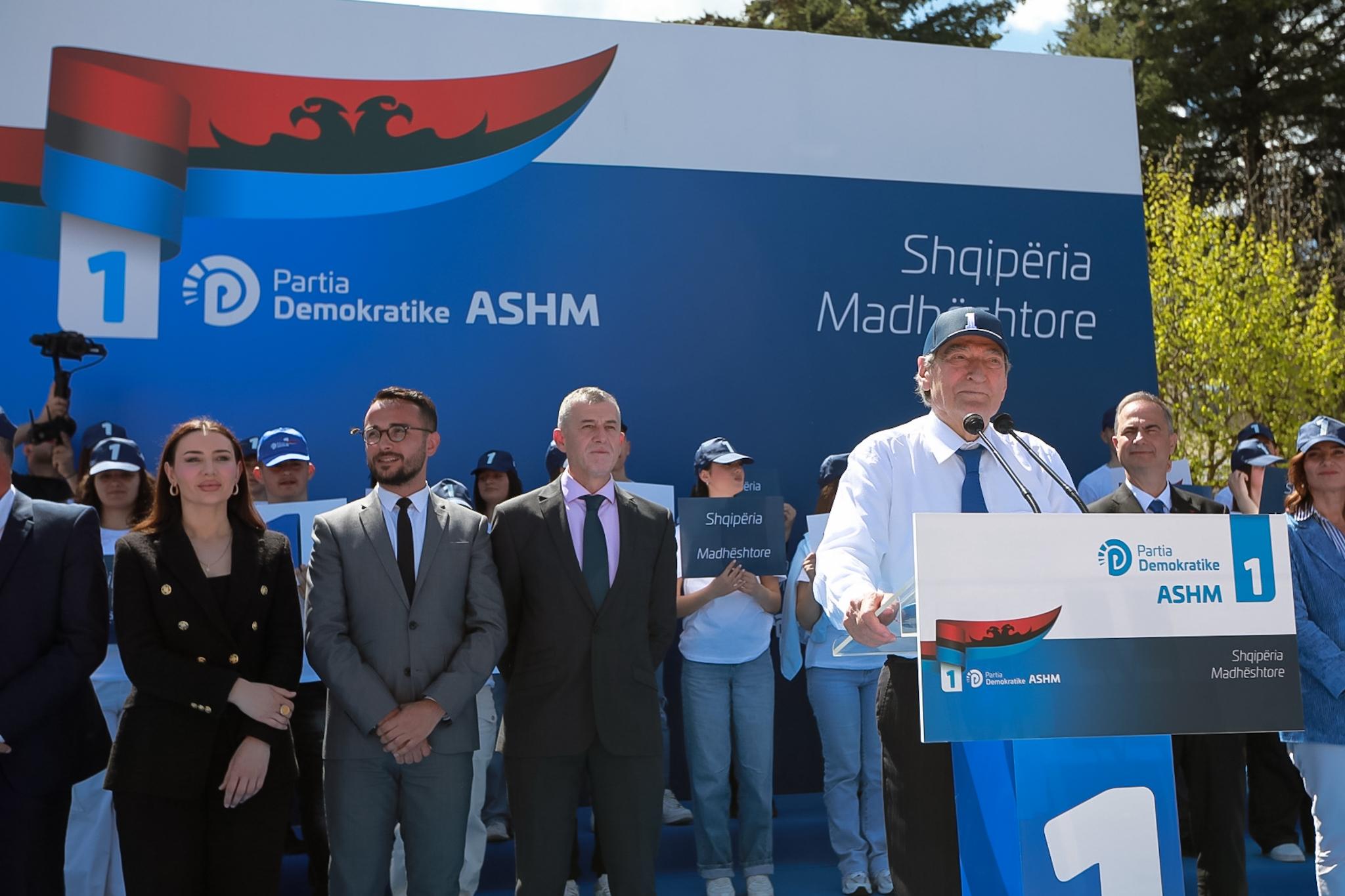 Kur ta mbush shejtani/ Berishës i shpëton goja: Le të mbajmë një m*t ...