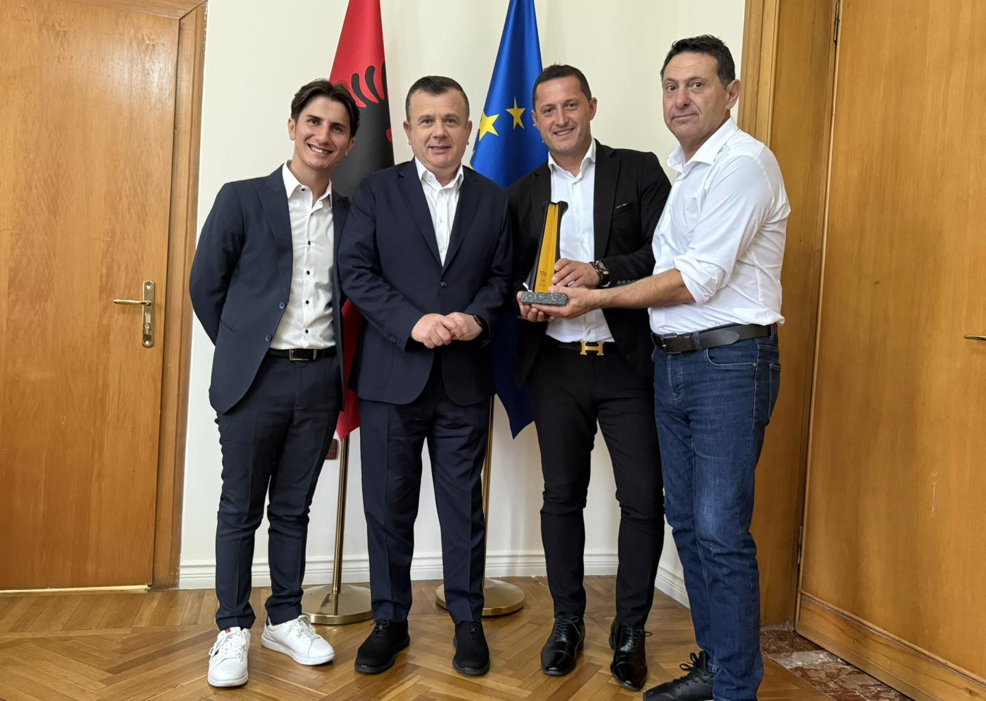 Ministri Balla takon shqiptarët e suksesshëm nga Toskana: Falënderim ...