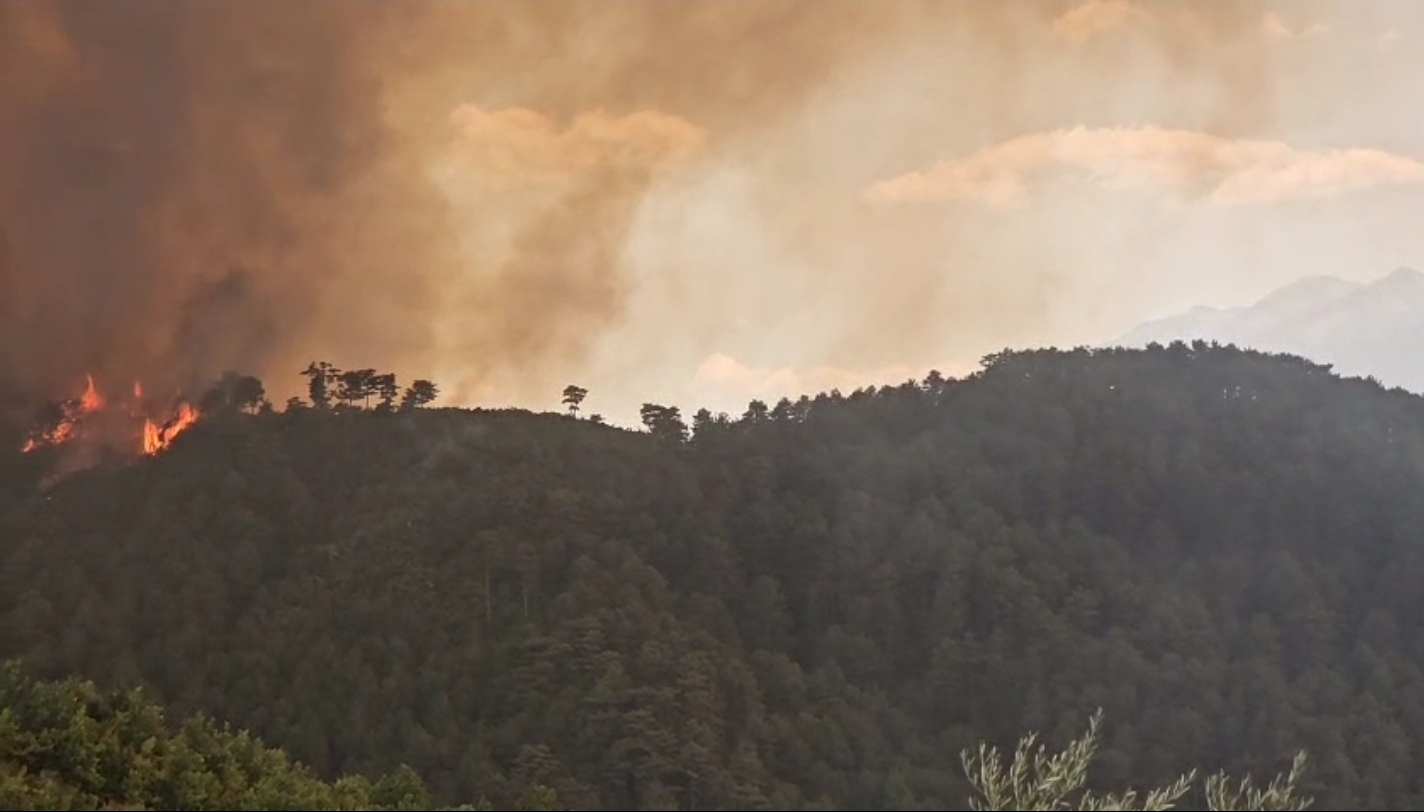 THIRRJE URGJENTE! Urdhër evakuimi në Gramsh. Humb jetën i moshuari që ...