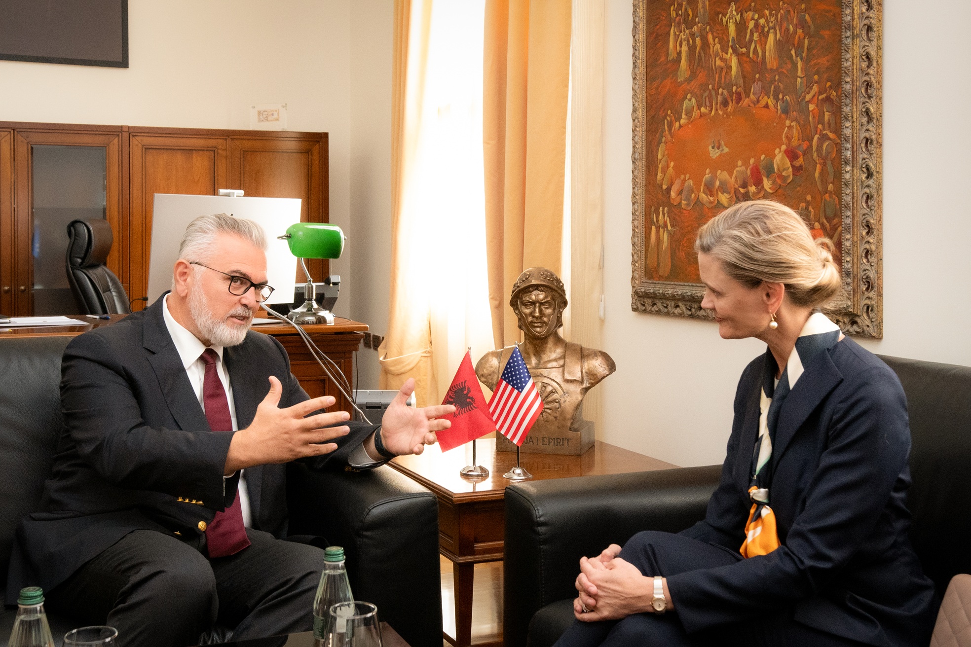 Toni Gogu pret Nancy VanHorn/ Diskutohen çështjet thelbësore për ...