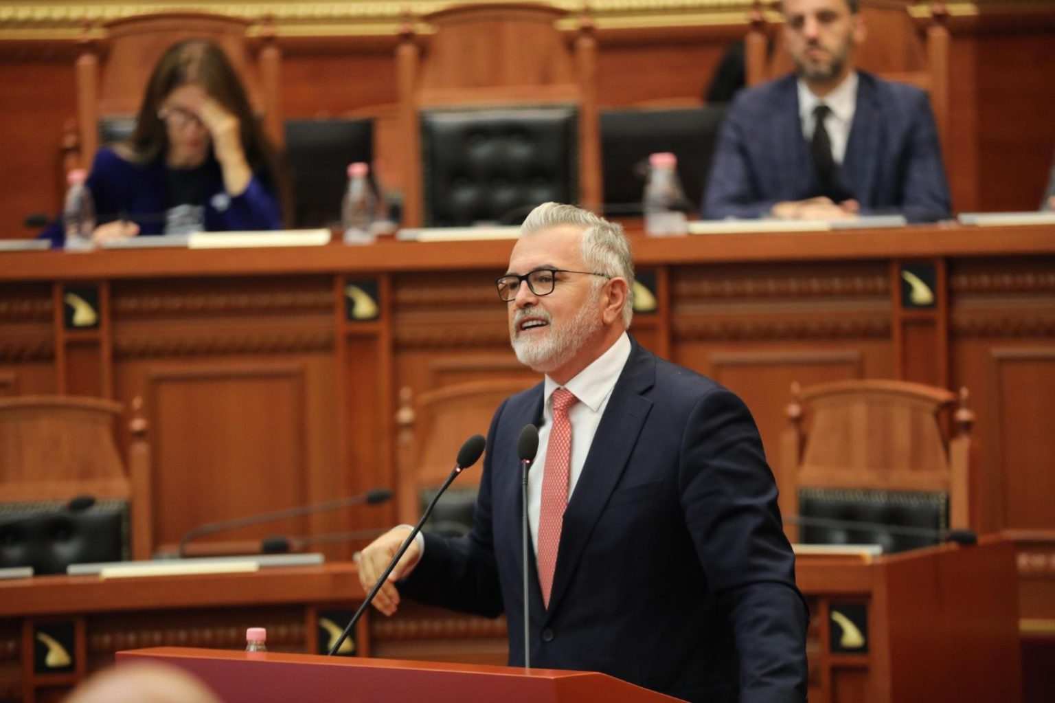 Gogu: Ka perënduar koha e drejtësisë me telefon dhe darkave para ...