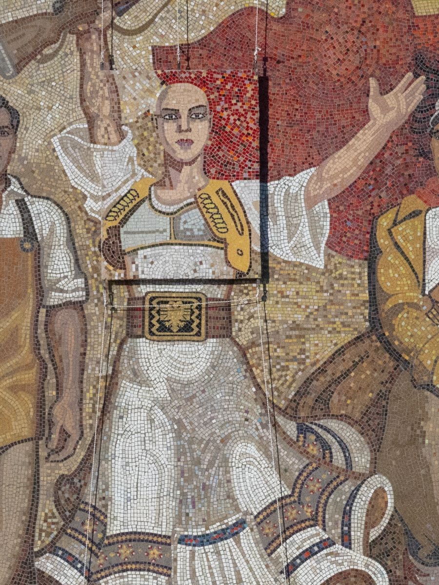 Tiranë – Mozaiku i Muzeut Historik Kombëtar modifikohet në mbështetje ...