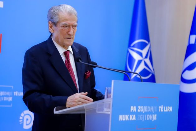 Berisha sulmon SPAK-un dhe u bën thirrje gazetarëve: “Bëjini bllok ...