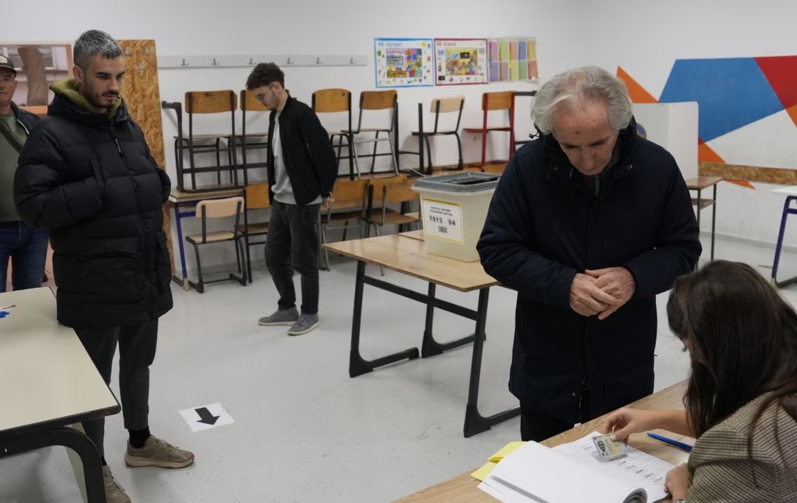 Balotazhi në Kosovë: Dalja e votuesve 28.43% deri një orë para mbylljes ...